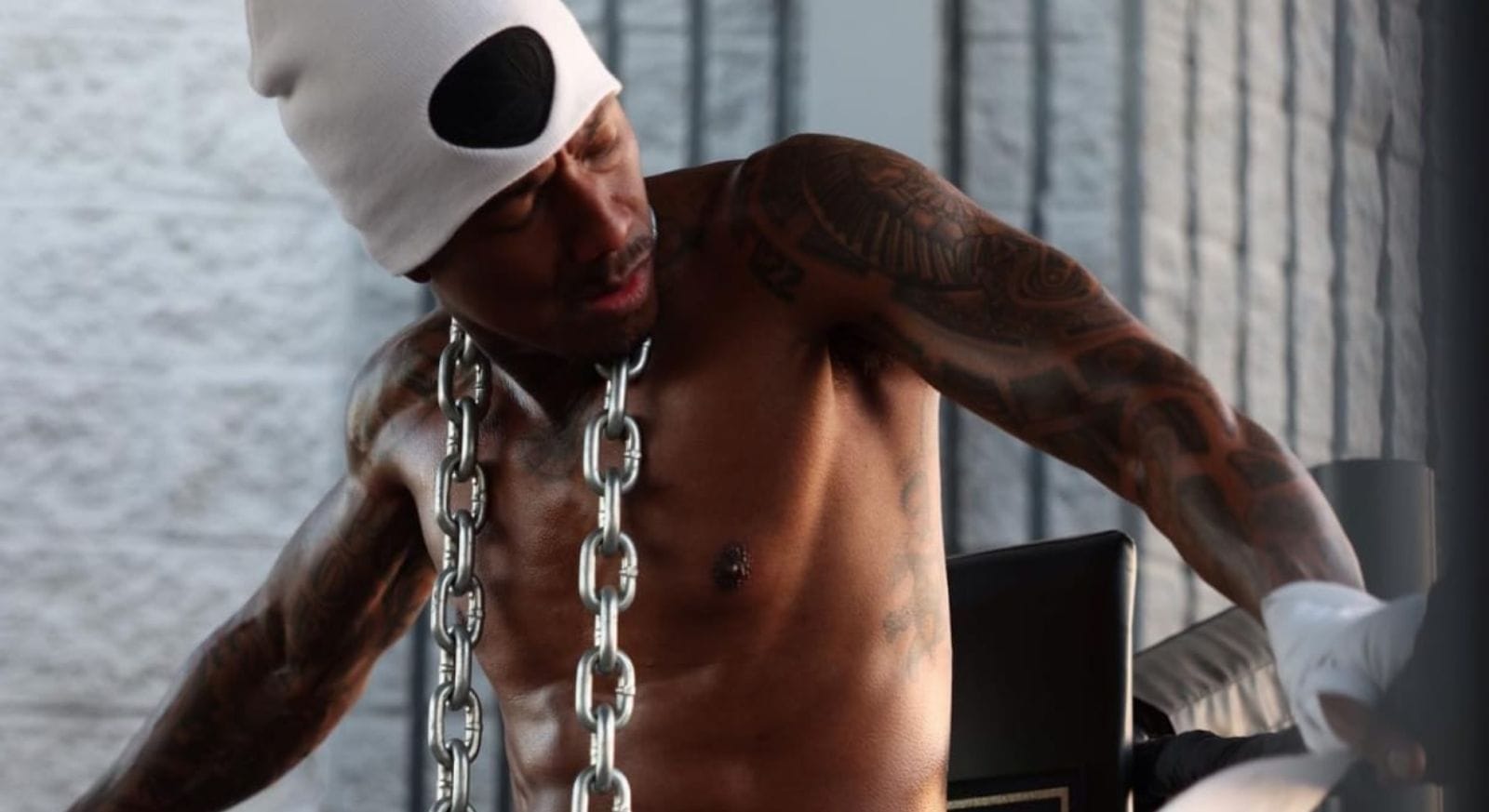 How tall is Nick Cannon?
