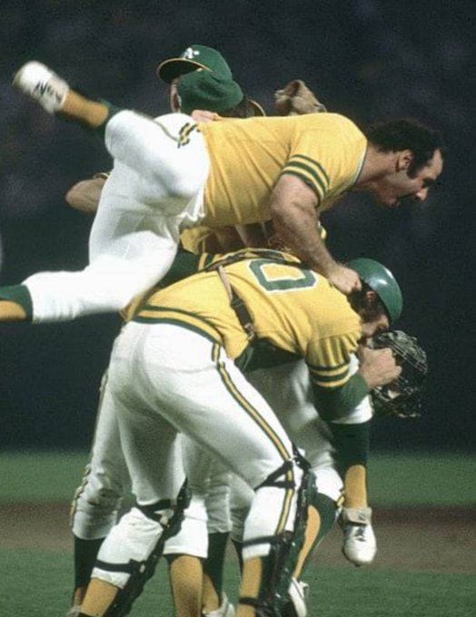 How many teams have won back-to-back World Series?