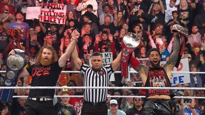 "FIGHTING OPERA at its FINEST" - WWE legend praises The Bloodline's ...