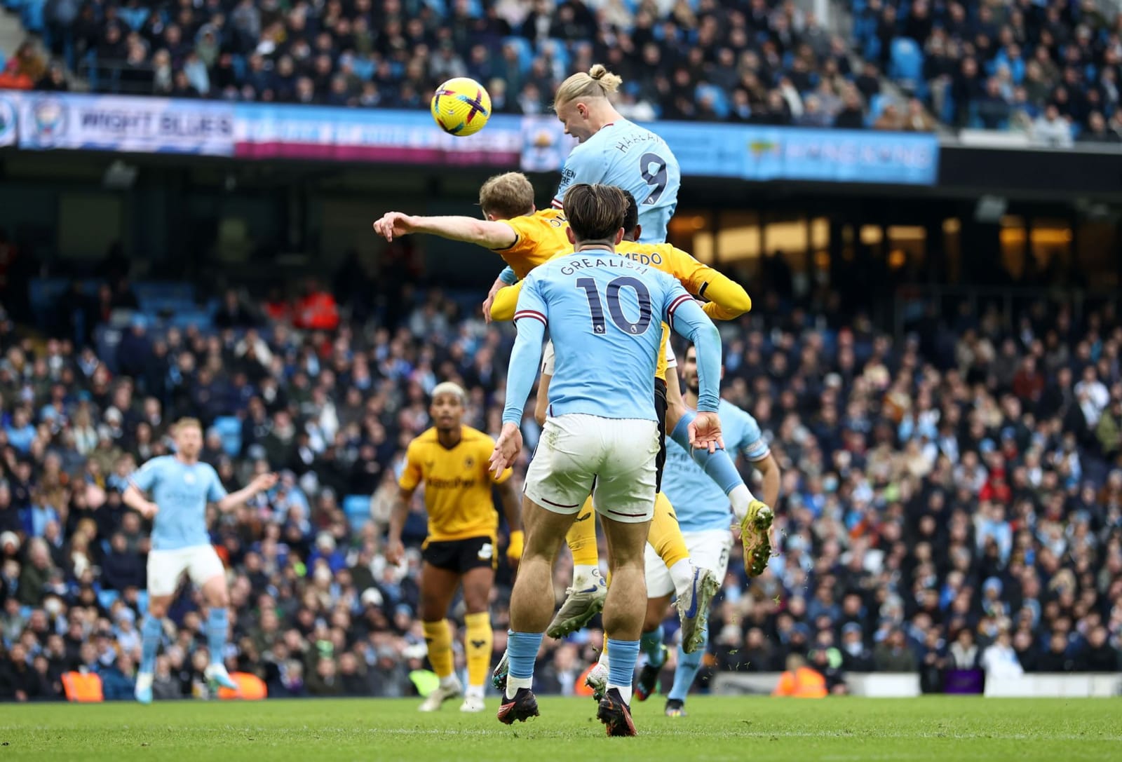 "Generational flat track bully" - Twitter reacts hilariously as Erling ...