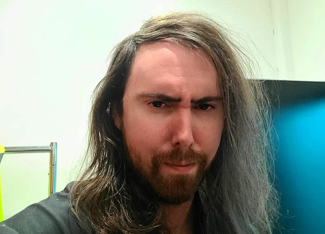 Did Asmongold's mom pass away?