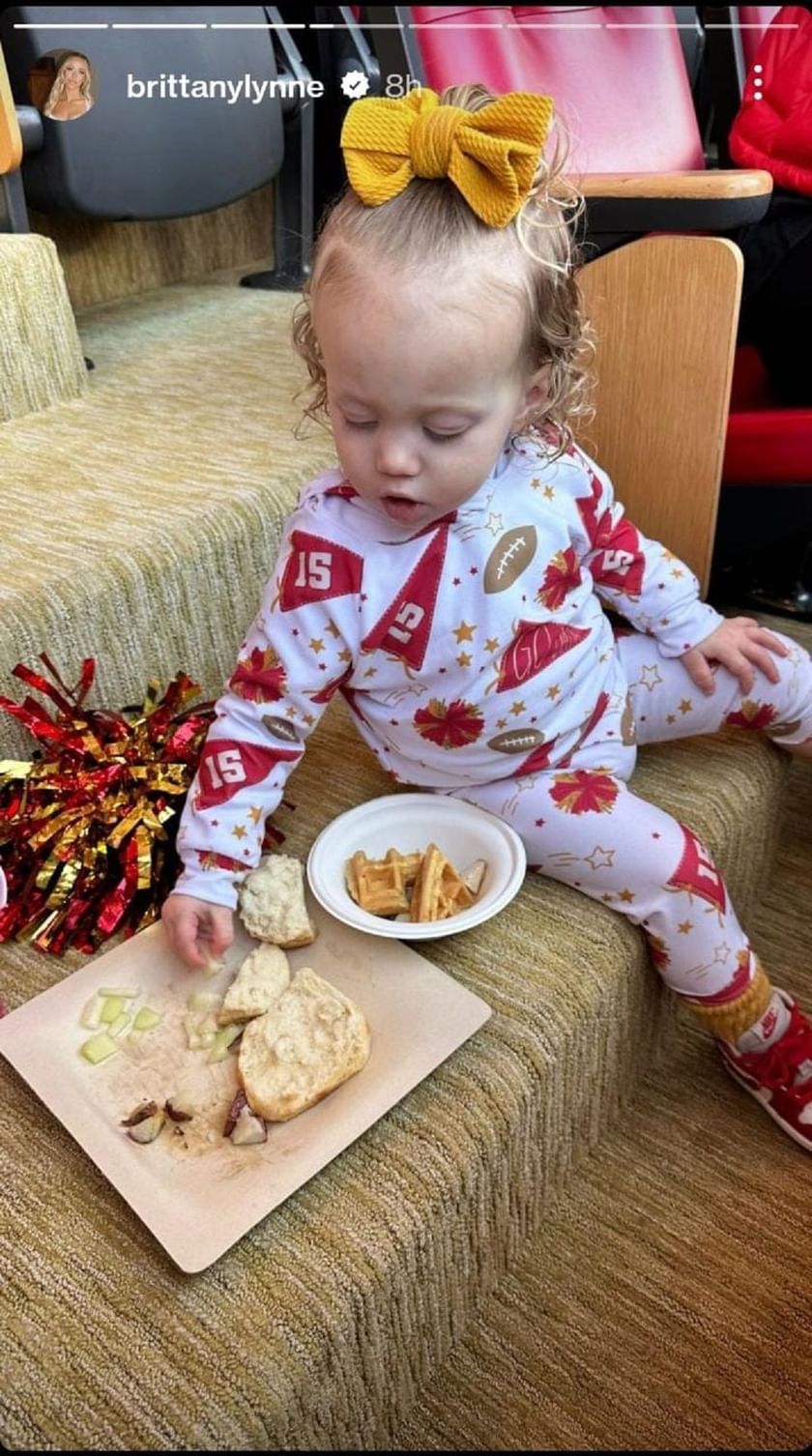 Brittany Mahomes shares adorable pics of daughter Sterling Skye in ...