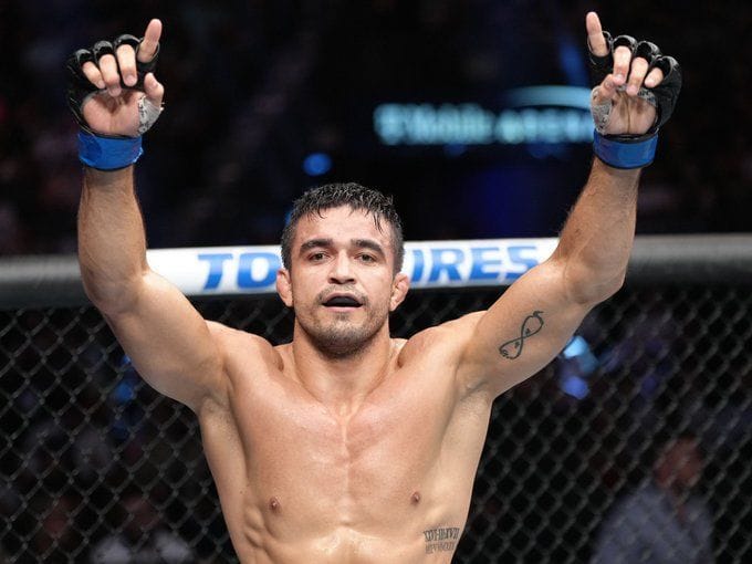 UFC middleweight predicts Alex Pereira will have a short reign as ...