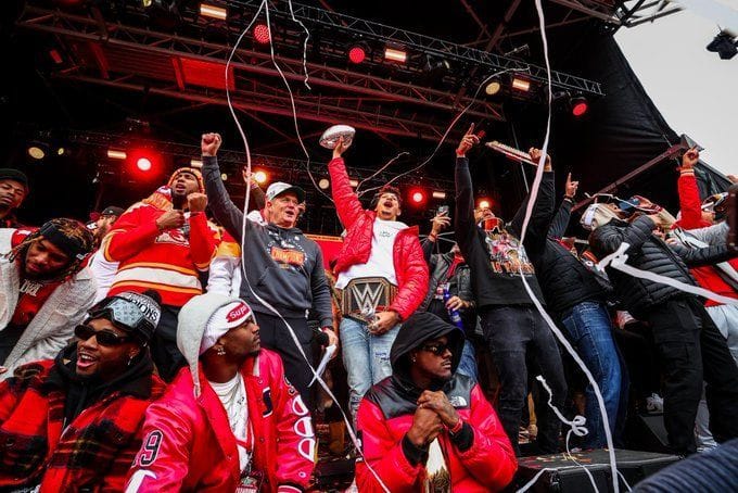 IN PHOTOS: Patrick Mahomes shares victory parade pictures alongside ...