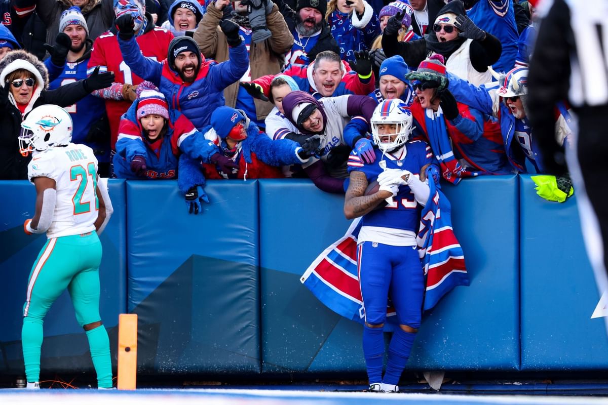 Bills’ Gabe Davis shoots his shot at Rihanna