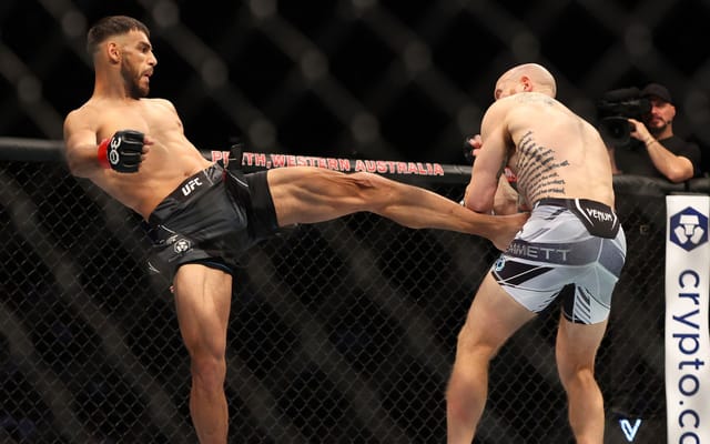 Top light heavyweight contender says he owes Yair Rodriguez "an apology ...