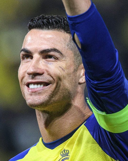 Cristiano Ronaldo never skips leg day as he shows off bulging muscles ...