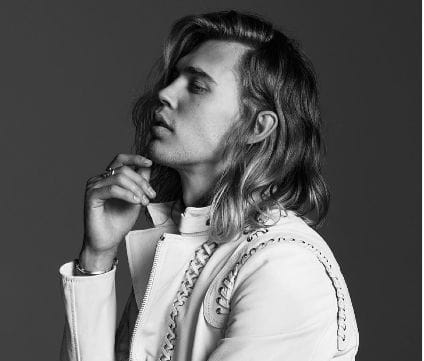 Did Austin Butler sing in Elvis?
