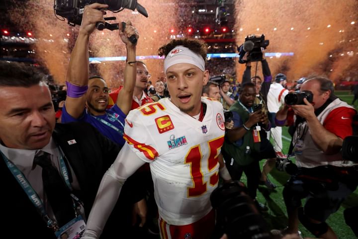 Patrick Mahomes Sr smoking on that Eagles pack as Chiefs win Super Bowl ...