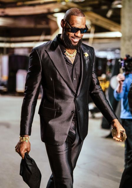 What was written on LeBron James' pink Nike shoes on his record ...