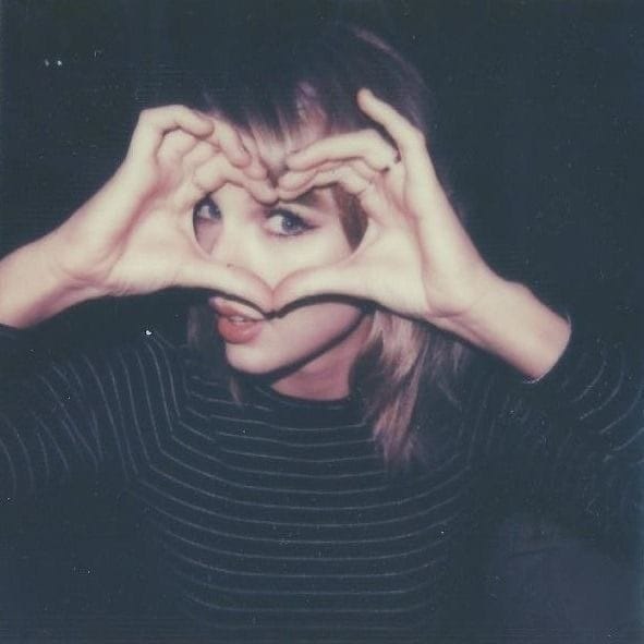 "We love a supportive bestie and ex": Video of Taylor Swift clapping ...