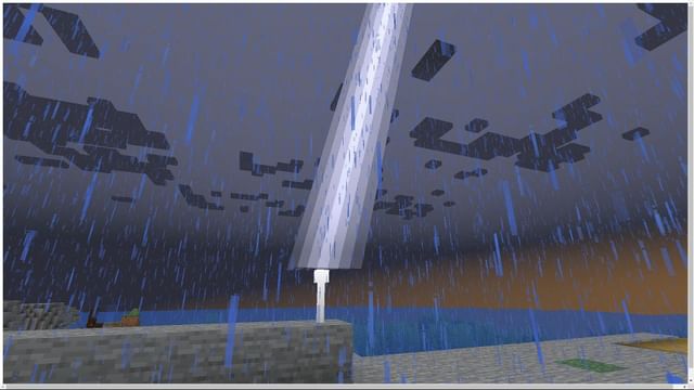 Which mobs change when struck by lightning in Minecraft?
