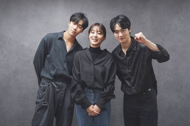 Jang Dong-yeon and Seol In-ah’s upcoming drama Oasis unveils a riveting teaser poster