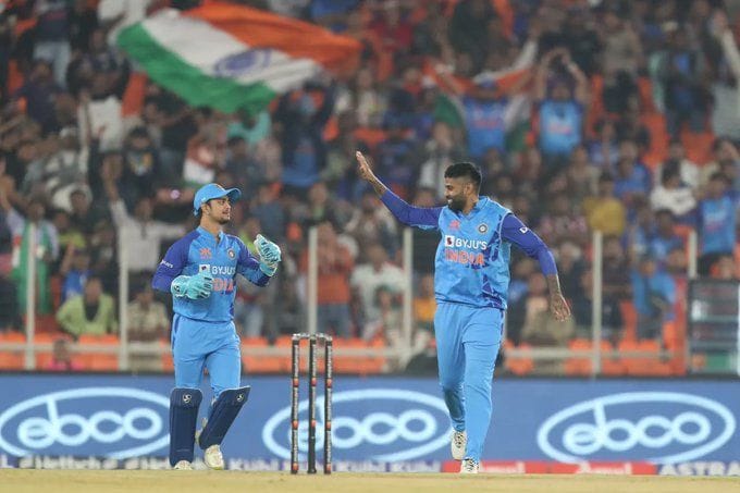 "SKY is literally in the Sky"- Fans erupt as Suryakumar Yadav takes ...