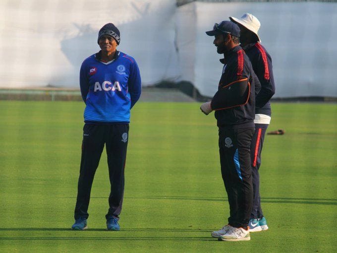 [WATCH] Hanuma Vihari bats left-handed against Madhya Pradesh while ...