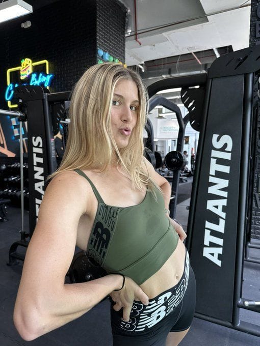 Eugenie Bouchard revives her famous Super Bowl fan date after a 4-year ...