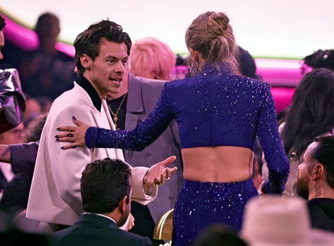 "We love a supportive bestie and ex": Video of Taylor Swift clapping ...