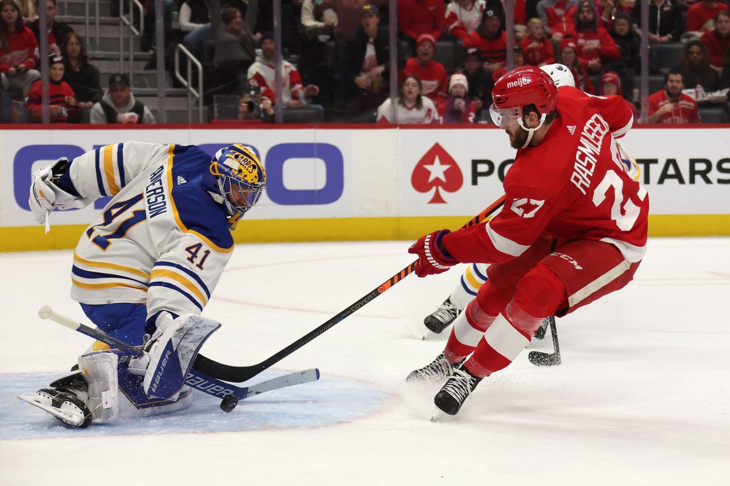 Who is the oldest active player in the NHL? Looking at the league's ...