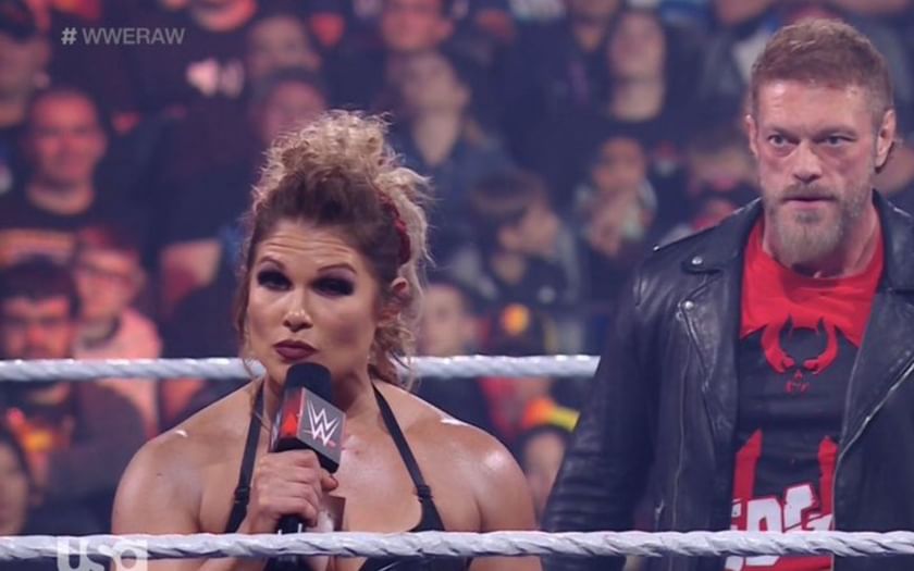 [VIDEO] Beth Phoenix hits her finisher on 25-year-old male superstar