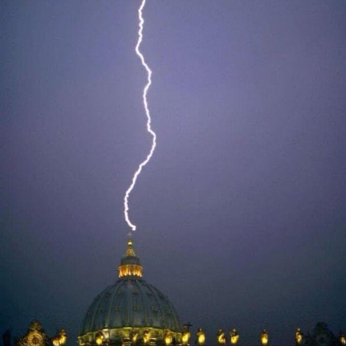 “A clear message from God”: Video of Christ the Redeemer getting struck ...