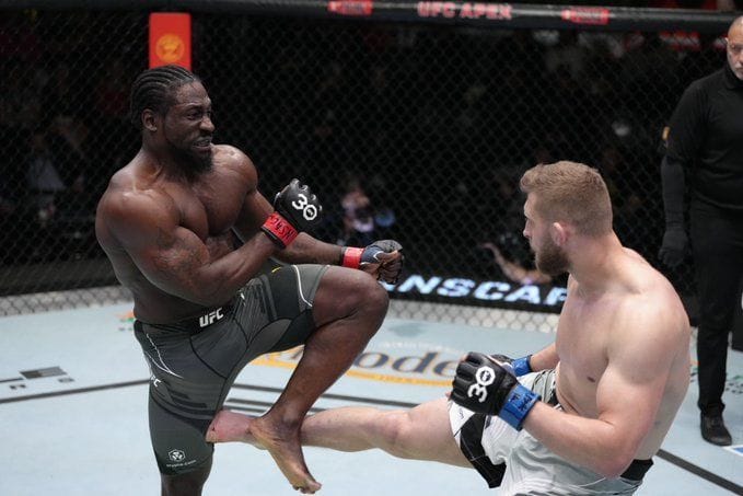 william prachnio: UFC Vegas 69: LHW fighter pulls off incredible ...