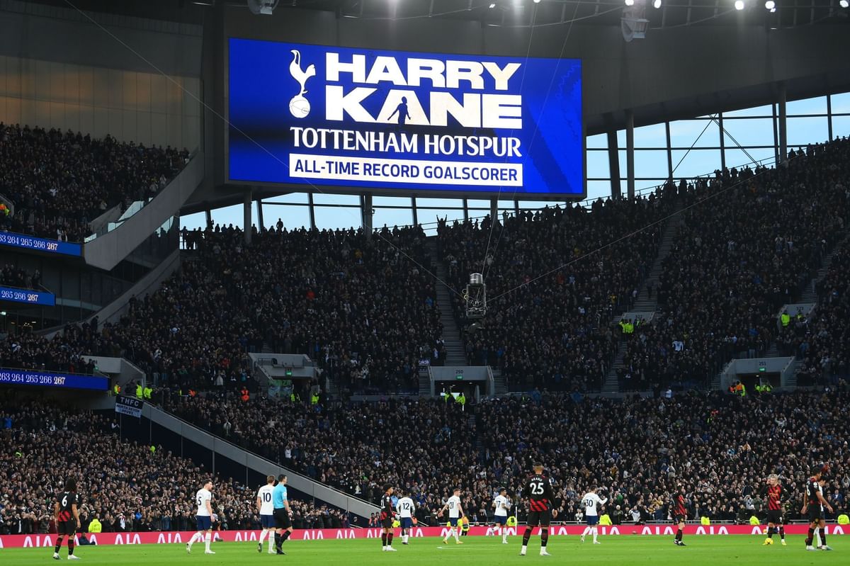 "Spurs helping Arsenal in a title race" - Twitter erupts as Harry Kane becomes Tottenham's all ...