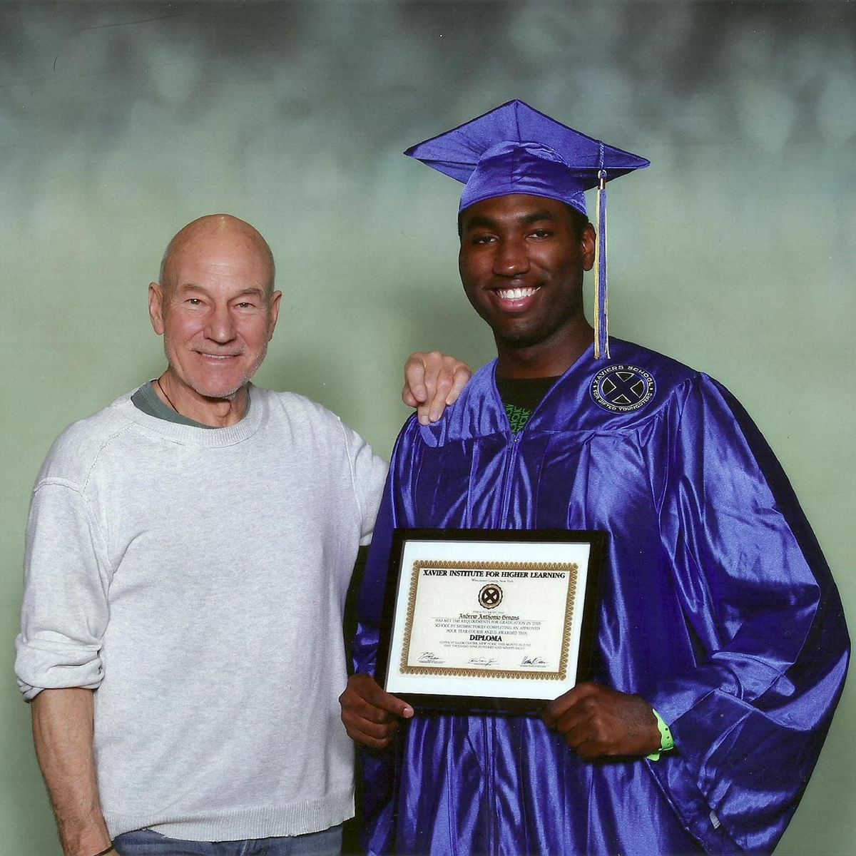 Marvel cosplayer breaks the internet with his Xavier Institute ...