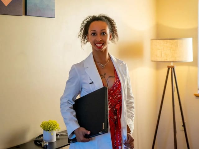 Who is Favia Dubyk from Race To Survive: Alaska? Professional climber ...