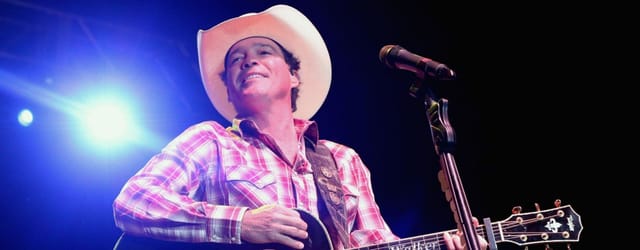 “Another millionaire kicking a working man”: Clay Walker bus driver ...