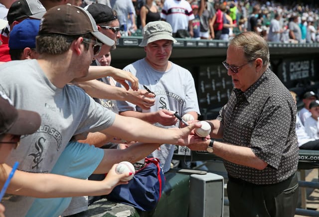 Chicago White Sox fans celebrate billboard demanding owner sell the ...