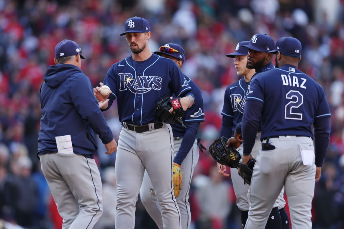 MLB fans mock the Tampa Bay Rays after banner honoring club's mediocre ...