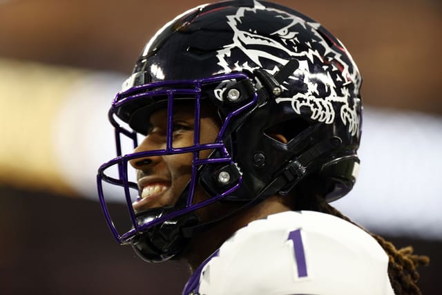 "He's so fast the video hangs" - NFL Fans stunned Derius Davis posts ...