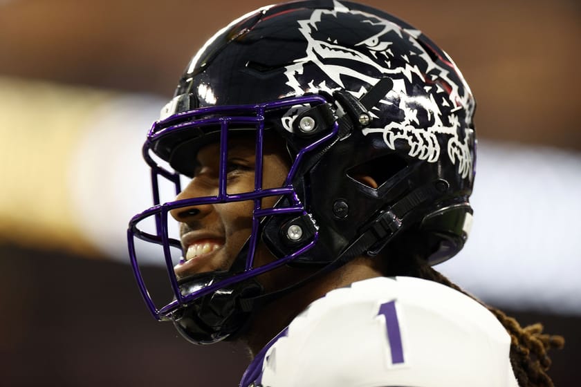 "He's so fast the video hangs" - NFL Fans stunned Derius Davis posts ...