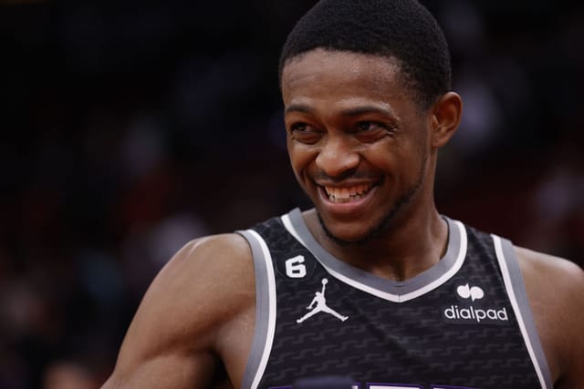 Watch: De’Aaron Fox passes it off an opponent's back to set himself up ...