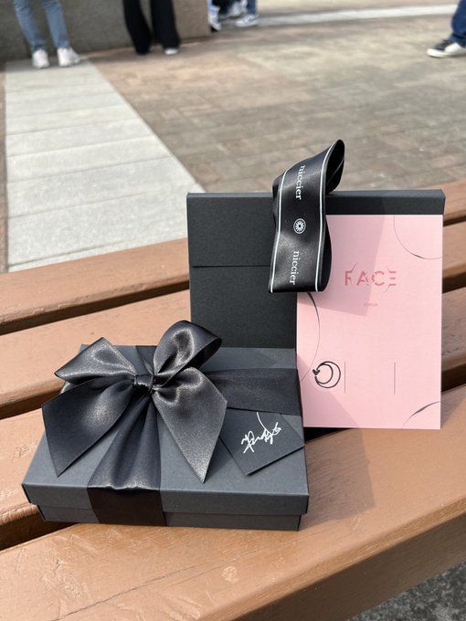 “He is an angel”: Fans react to BTS’ Jimin giving ARMYs at Music Bank pre-recording gorgeous gifts