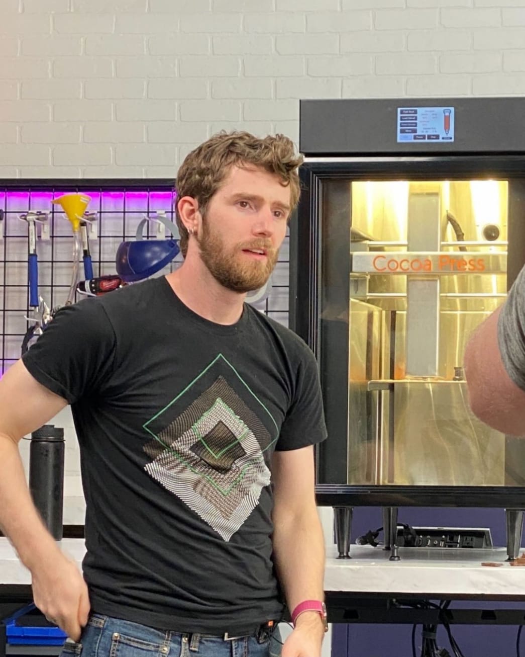 Linus Tech Tips: Who is Linus Tech Tips? YouTube channel hack sparks ...