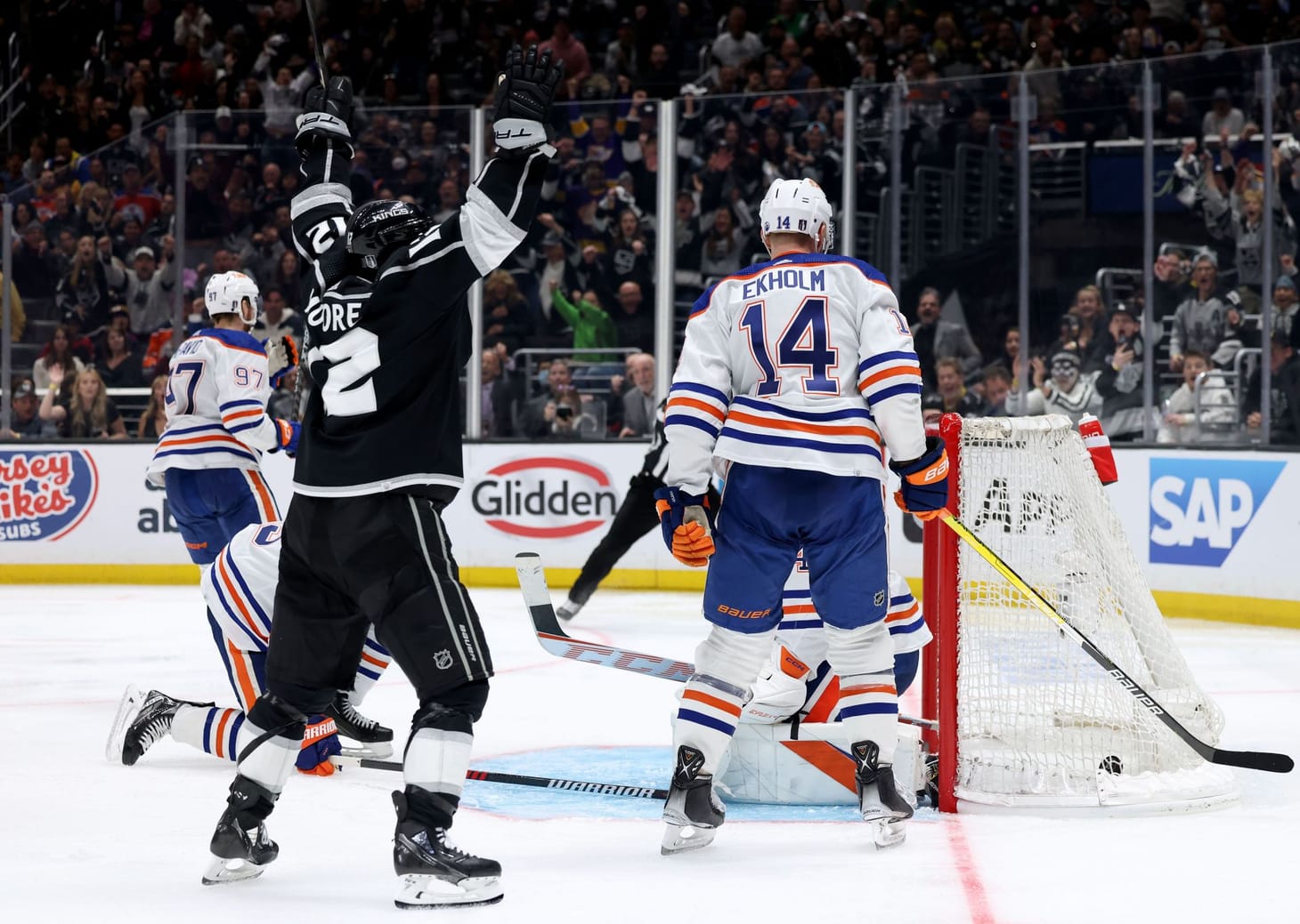 Edmonton Oilers fans furious with referee after losing 3-2 in OT to LA ...