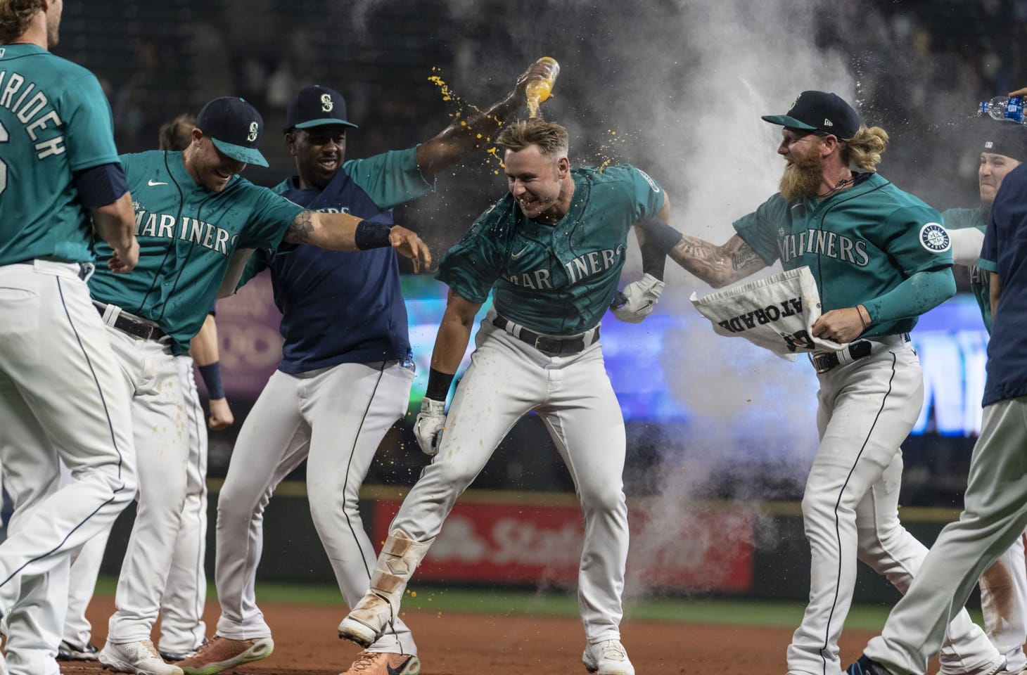 MLB Twitter immediately falls in love with Seattle Mariners new home ...