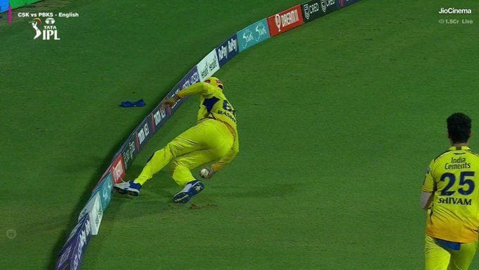 [Watch] CSK’s Shaik Rasheed grabs one of the controversial catches to ...