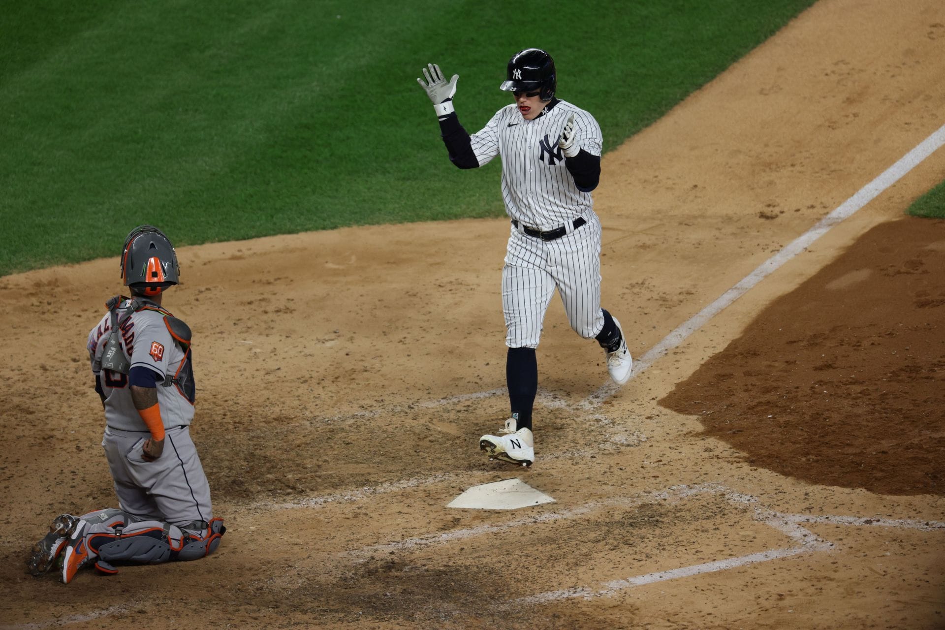 New York Yankees fans ecstatic as team beats Toronto Blue Jays on walk ...