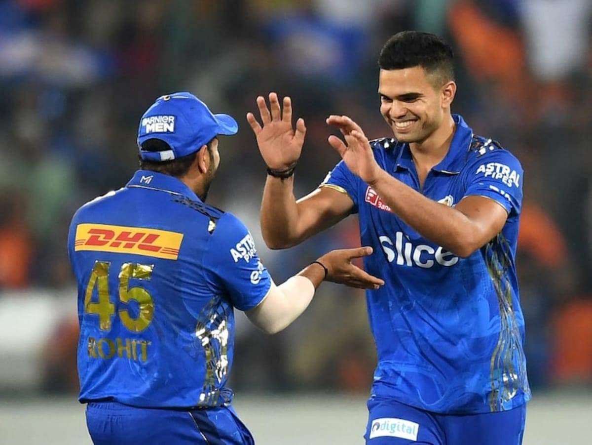 [Watch] Arjun Tendulkar receives Player of the Match award from Sachin ...