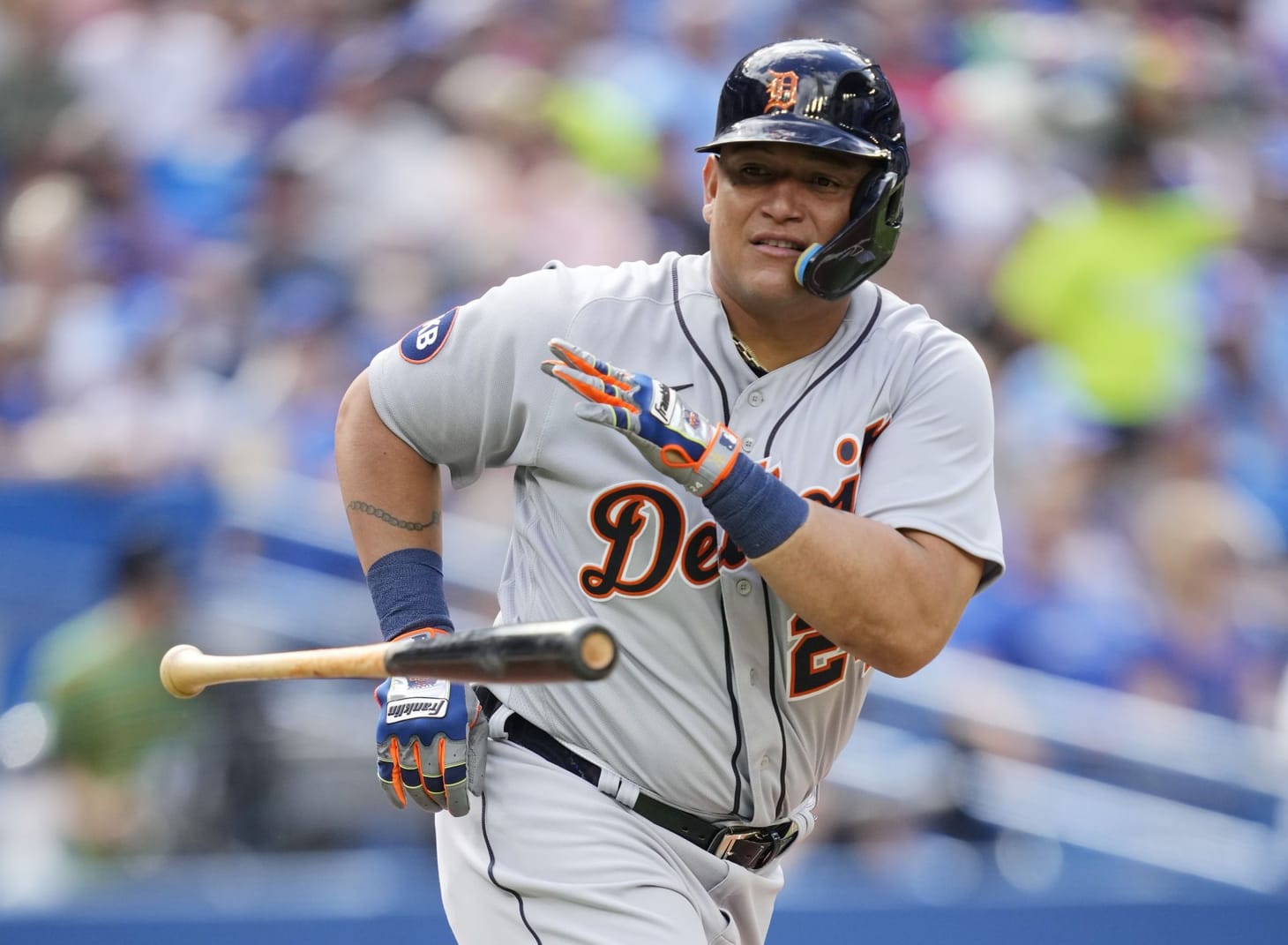 MLB fans react to the Houston Astros giving Miguel Cabrera gifts during ...