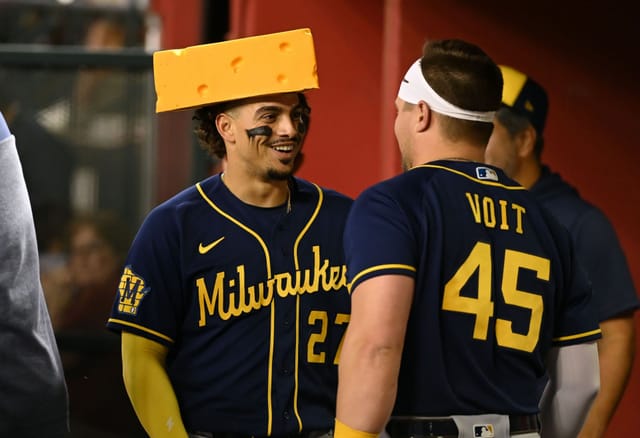 Milwaukee Brewers fans enamored as hulking DH Luke Voit scores all the ...