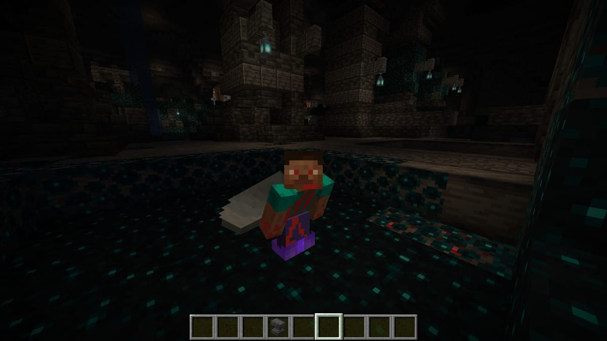 What does Swift Sneak enchantment do in Minecraft?