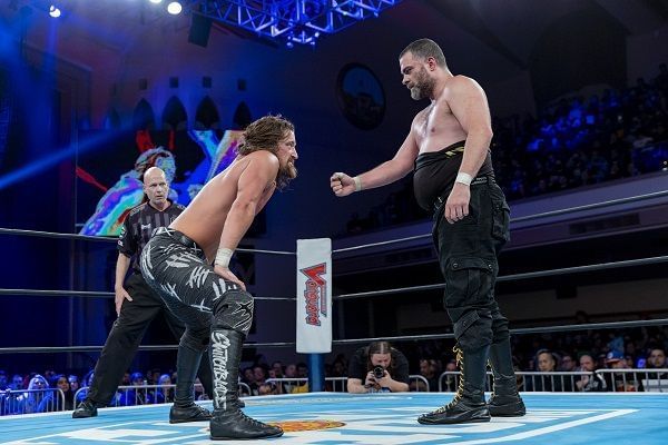 Former world champion shockingly returns to AEW Dynamite, puts WWE ...