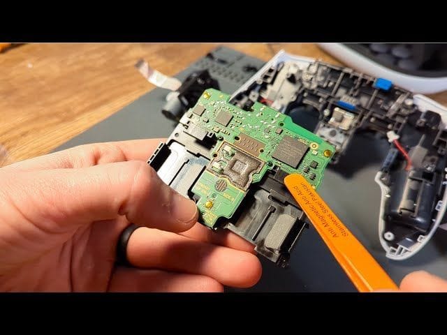 PS5 DualSense Edge vs Xbox Elite Wireless Series 2: Which is the better ...