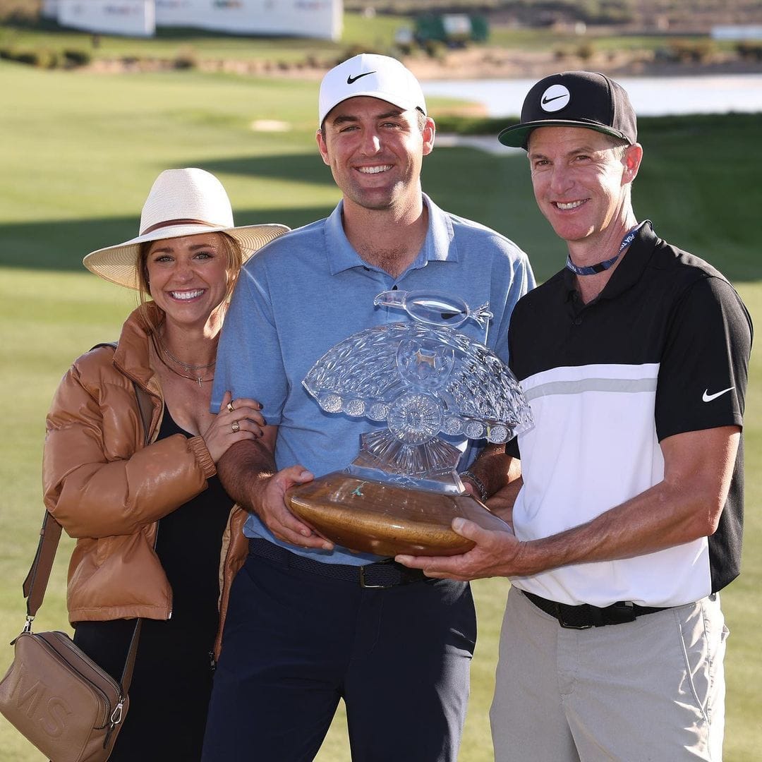 Who is Scottie Scheffler's caddie?