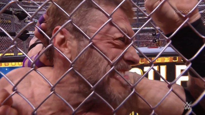[VIDEO] Finn Balor gets busted open at WrestleMania 39 after a brutal move from Edge