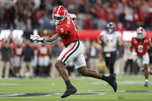 Who are Darnell Washington’s parents? All you need to know about top ...