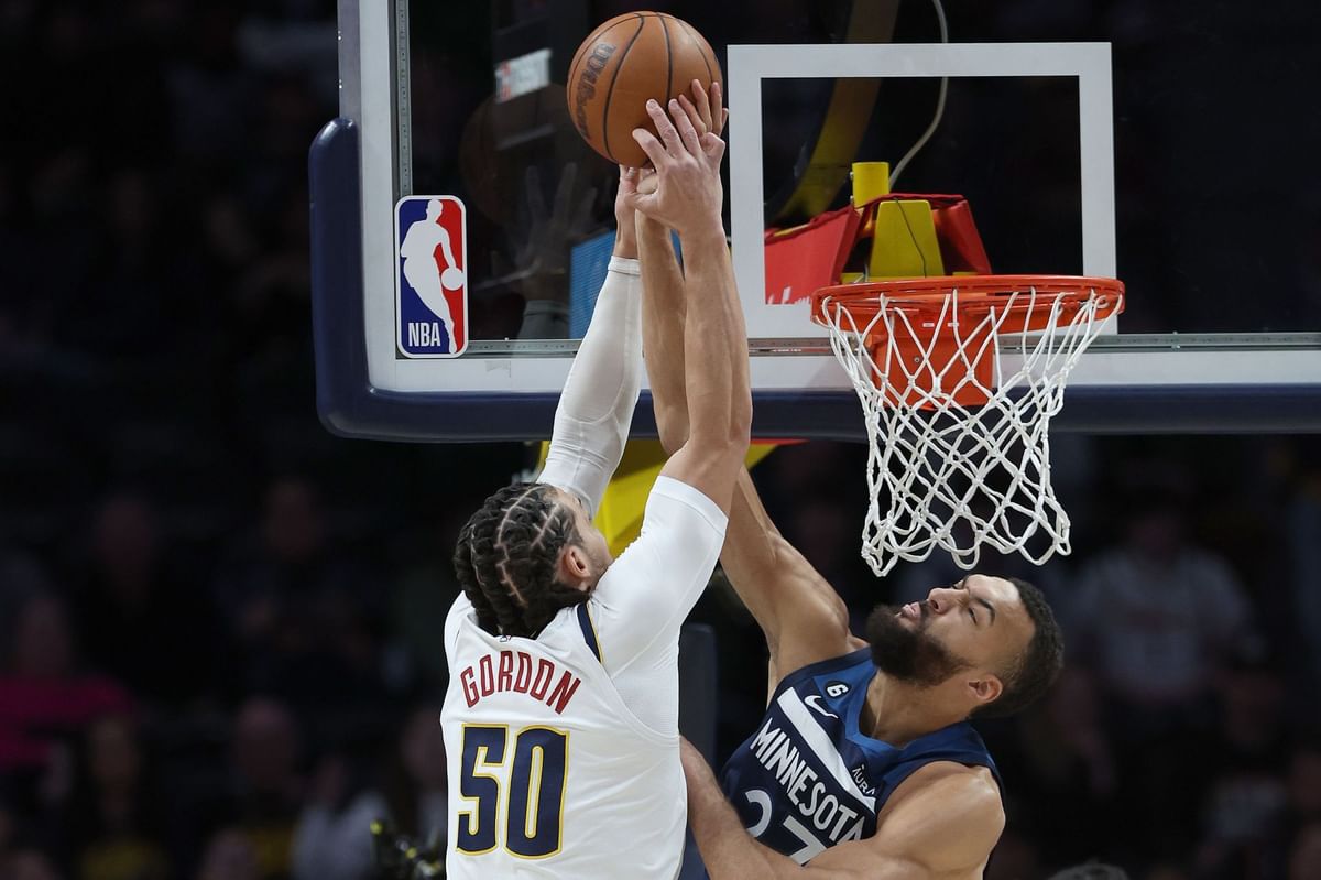 Watch: Rudy Gobert goes behind the back for a smooth finish